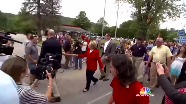 Clinton Campaign Roped Off Press to 'Keep People Moving' With Hillary's ...